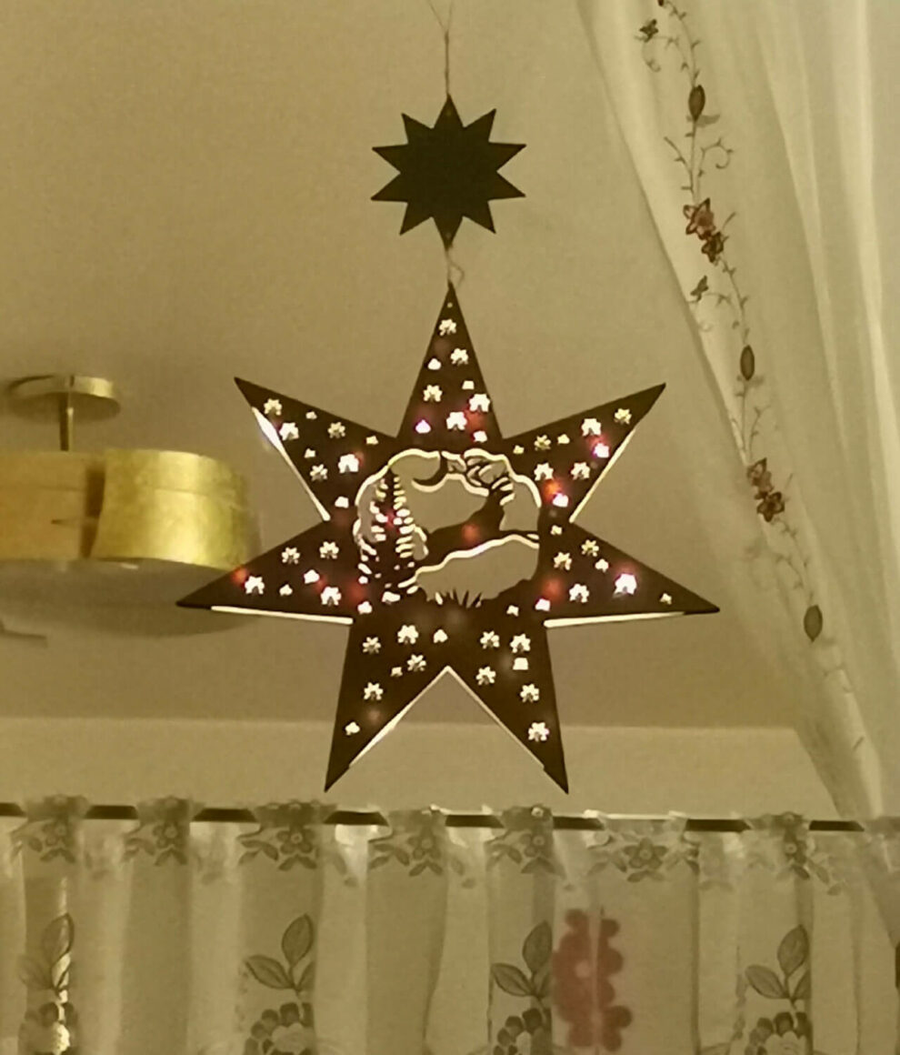 beleuchtetes Fensterbild „Stern mit Rentier“ – echt-kalthaser.de